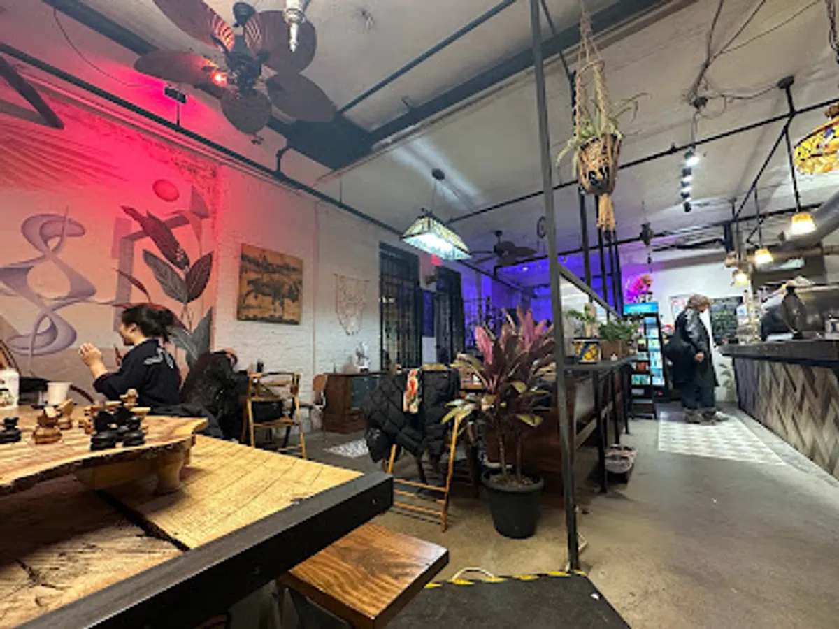 Crossroads Cafe - Brooklyn | The Ultimate Guide to Brooklyn
